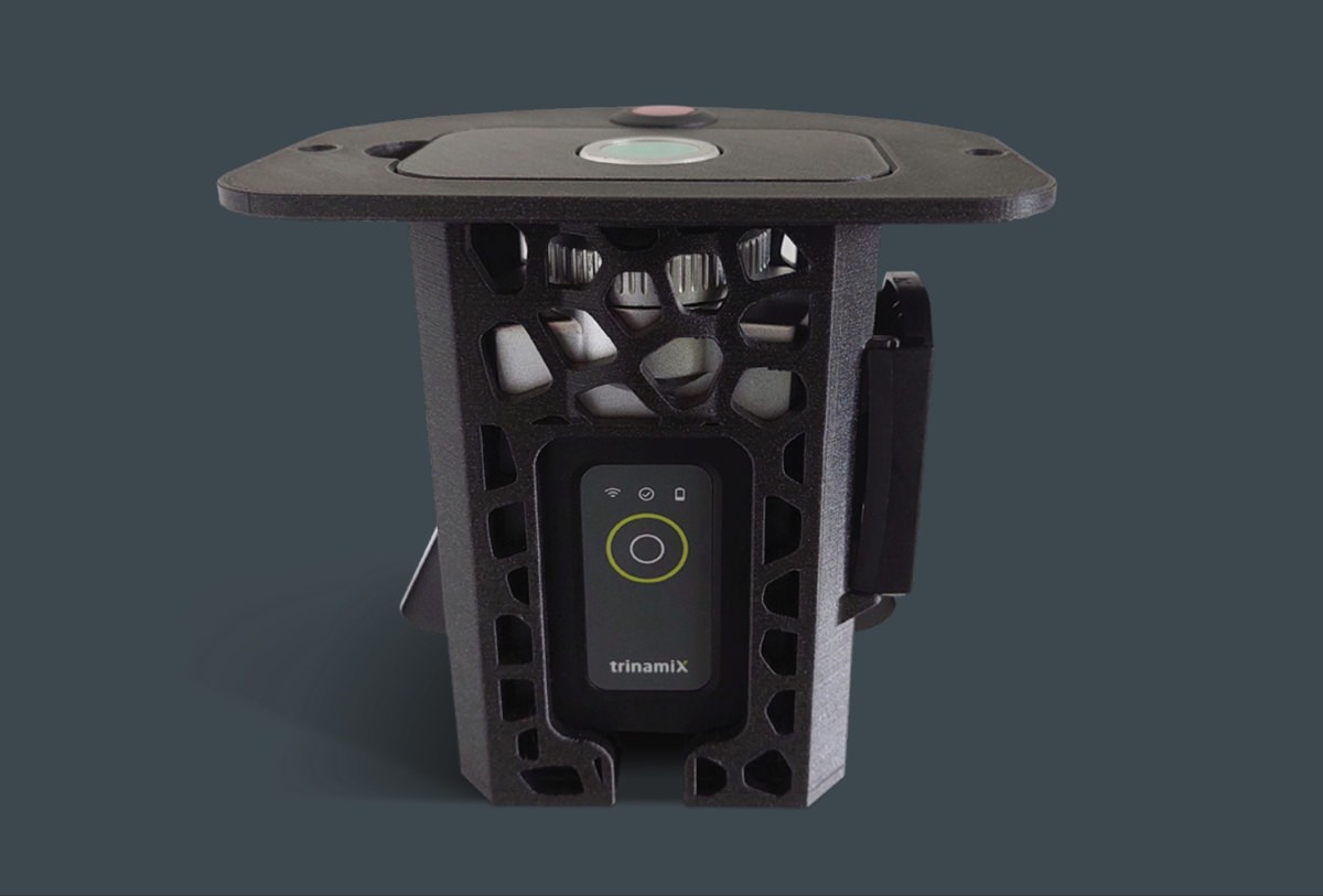 Mobile Textile Scanner – NIR Fabric Identification | trinamiX